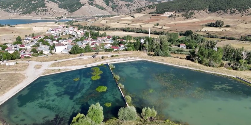The ancient Roman pool in northeastern Turkuyie, dates back 2,000 years ...